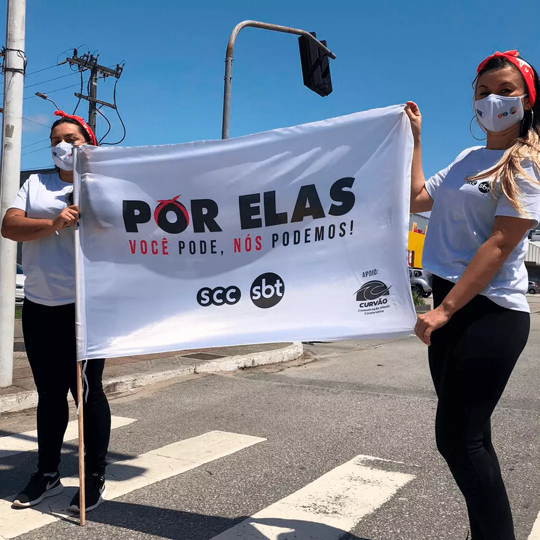 SCC SBT faz ação em sinal para divulgação da campanha ‘Por Elas’
