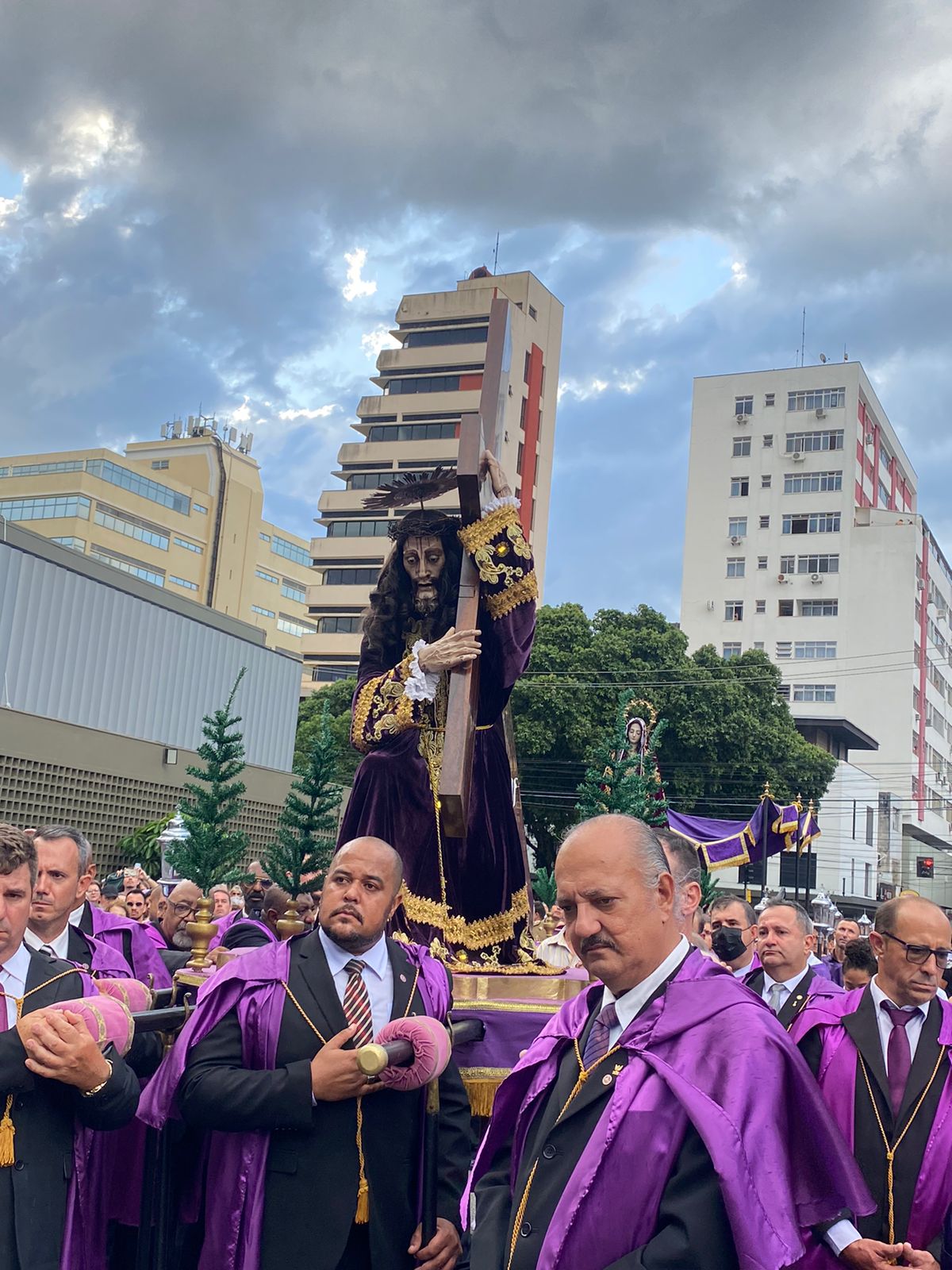 Procissão do Senhor dos Passos reúne 55 mil pessoas na Capital