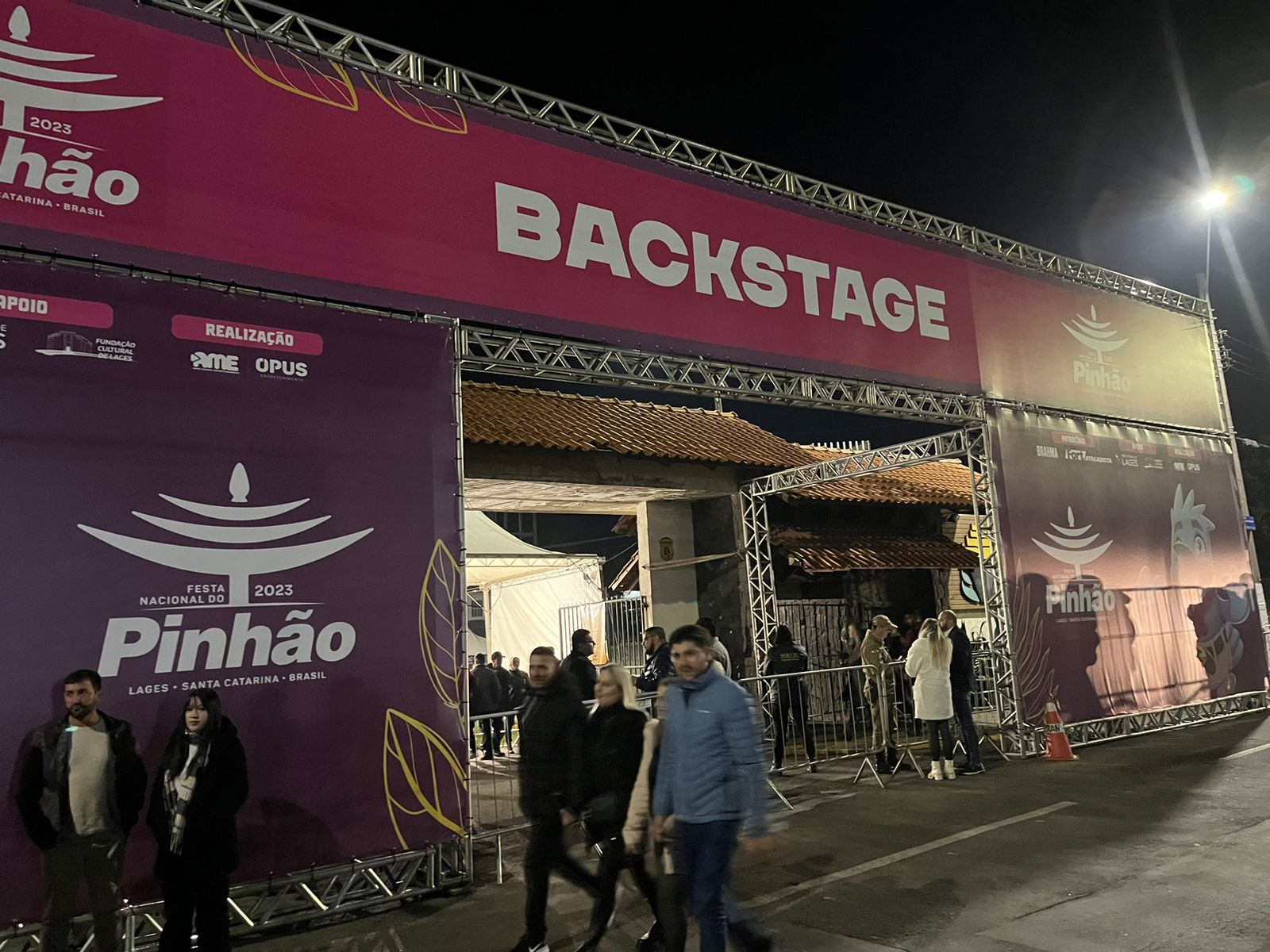 Primeiro dia de Festa do Pinhão tem grande movimentação em Lages; veja ...