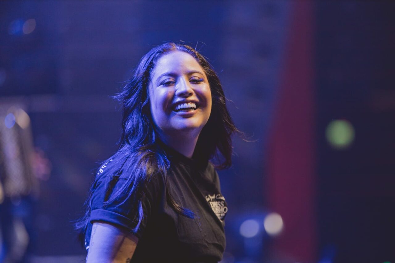 Mari Fernandez embala público apaixonado em Florianópolis