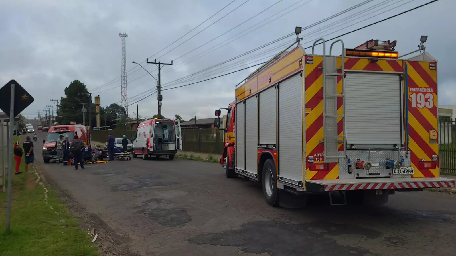 21-year-old motorcyclist suffers exposed fracture in accident in Lages