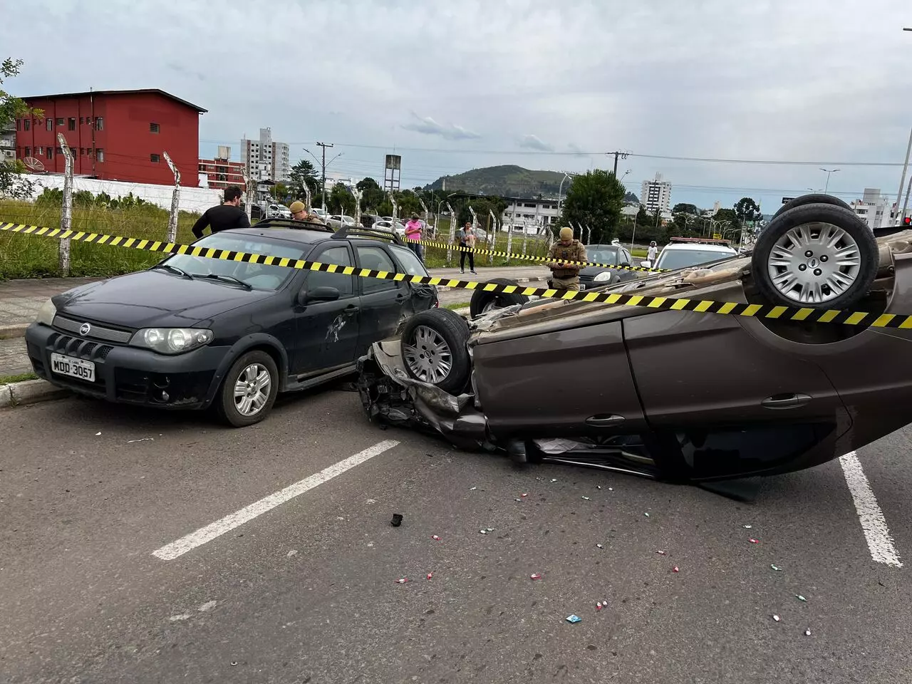 Motorista capota carro nesta segunda-feira em Lages