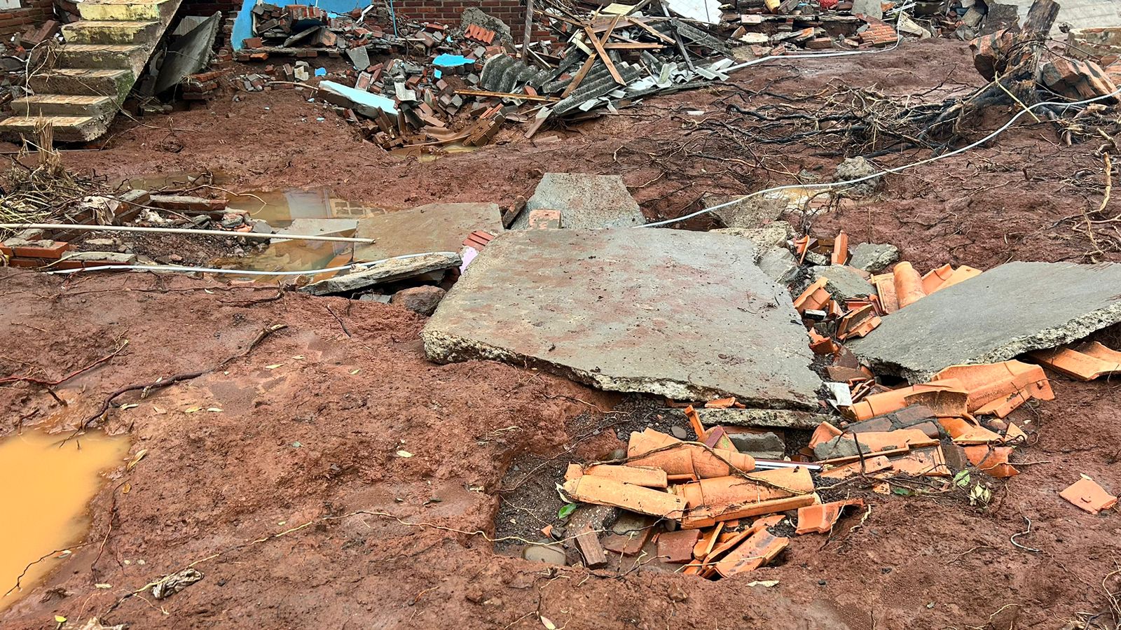 Bairro destruído pela enchente em Lajeado tem antes e depois desolador