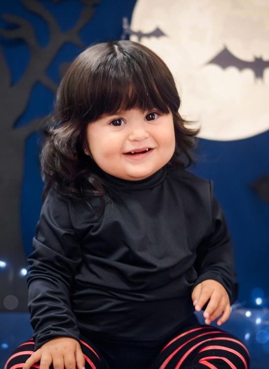 "Bebê vampiro" faz sucesso na web; veja imagens