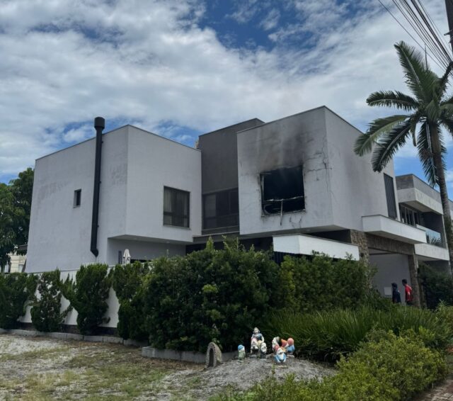 Romeno é procurado por matar homem e atear fogo na casa da ex em SC