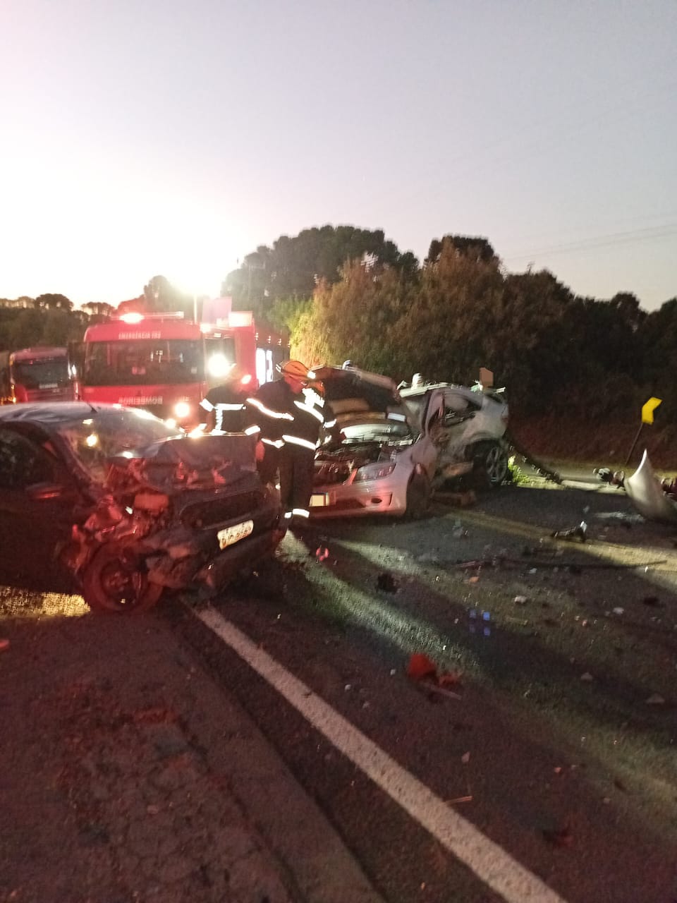 Motorista morre após grave acidente com 4 veículos na BR-280