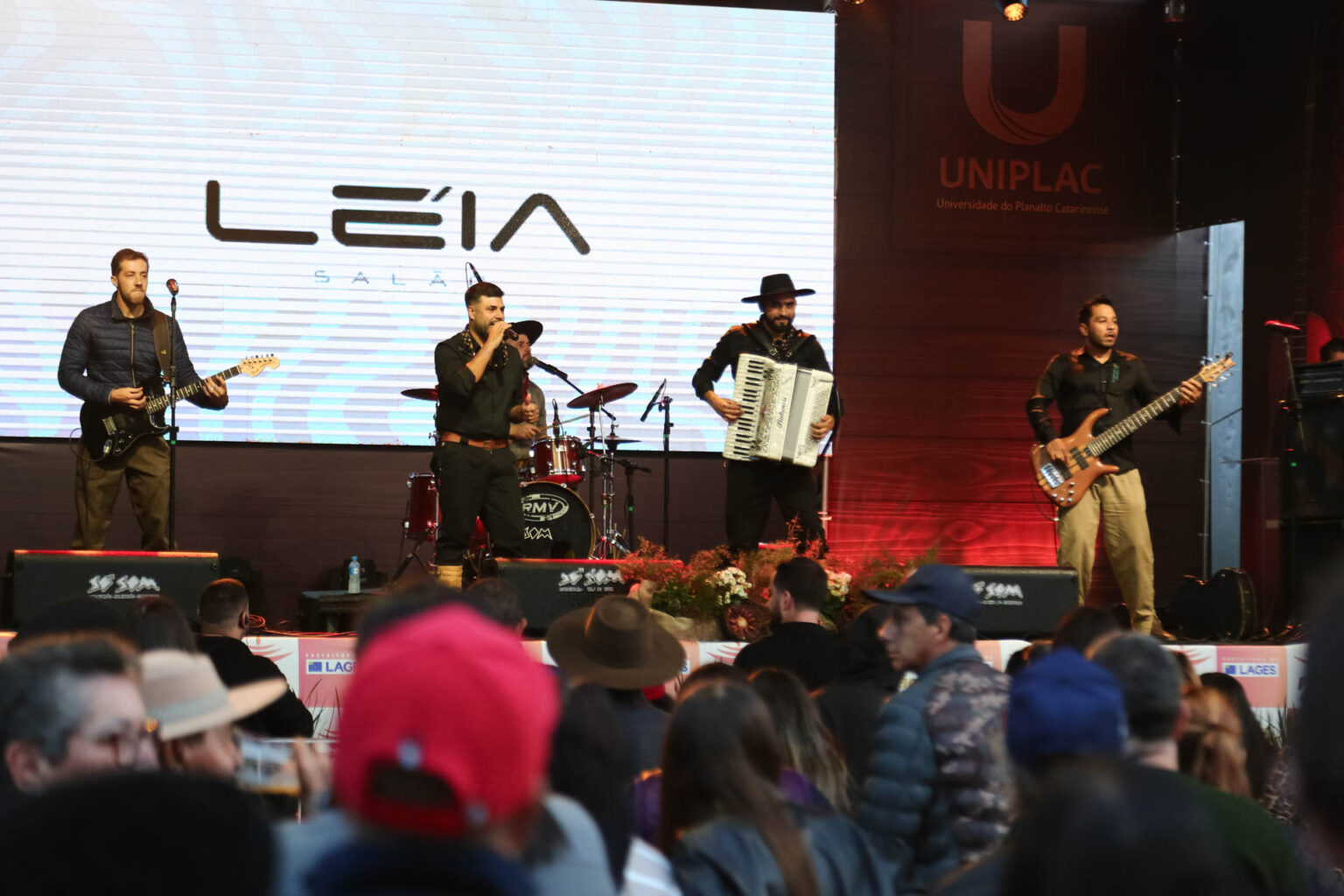 Domingo de Tradição e Música Nativista na Festa do Pinhão em Lages