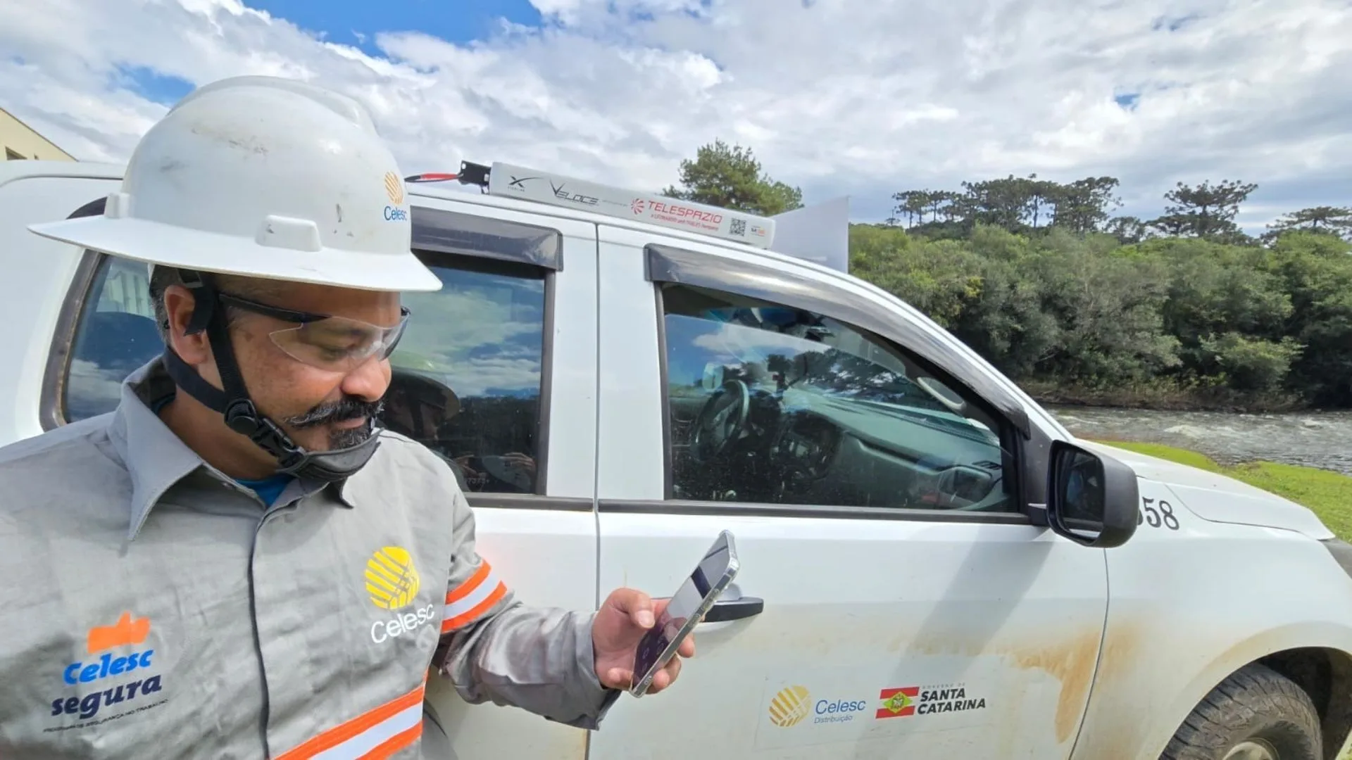 Celesc instala internet via satélite na frota de emergência - SCC10